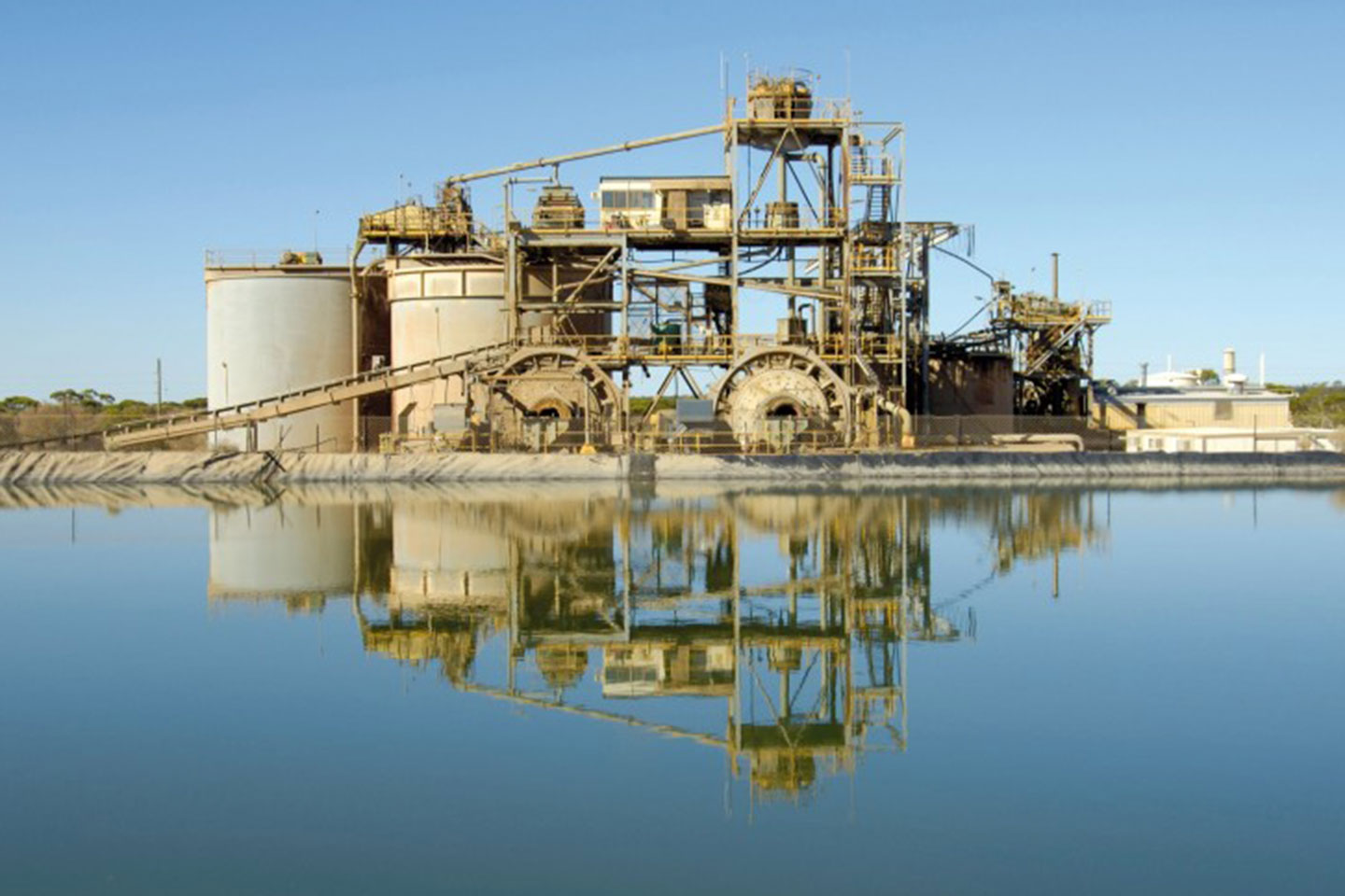 Eastern Goldfields scales back operations