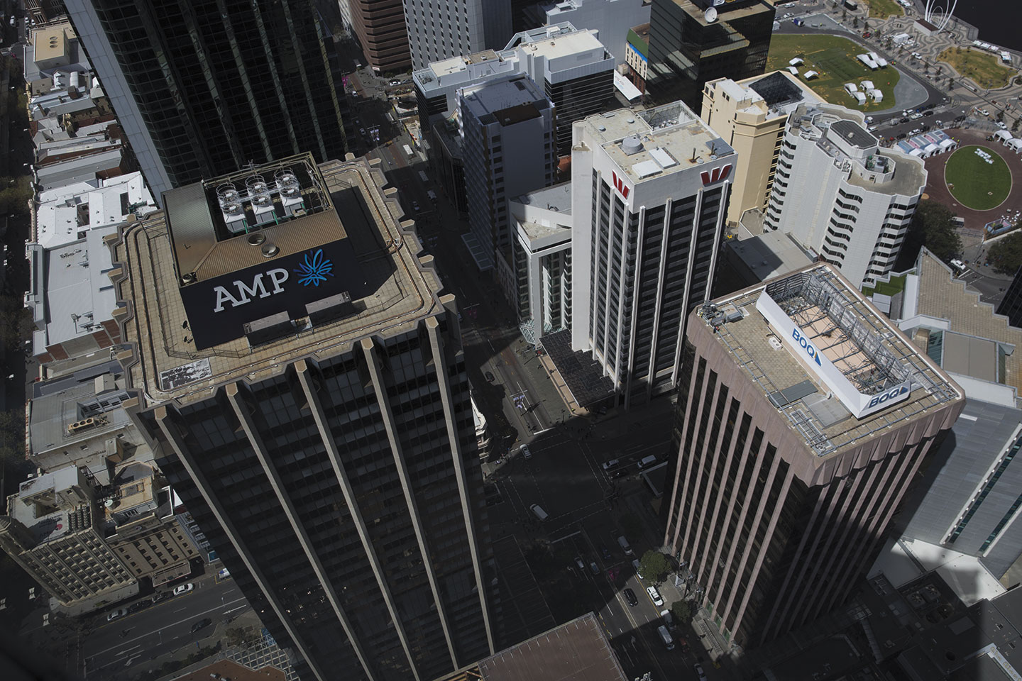 AMP combining Aust banking, wealth units