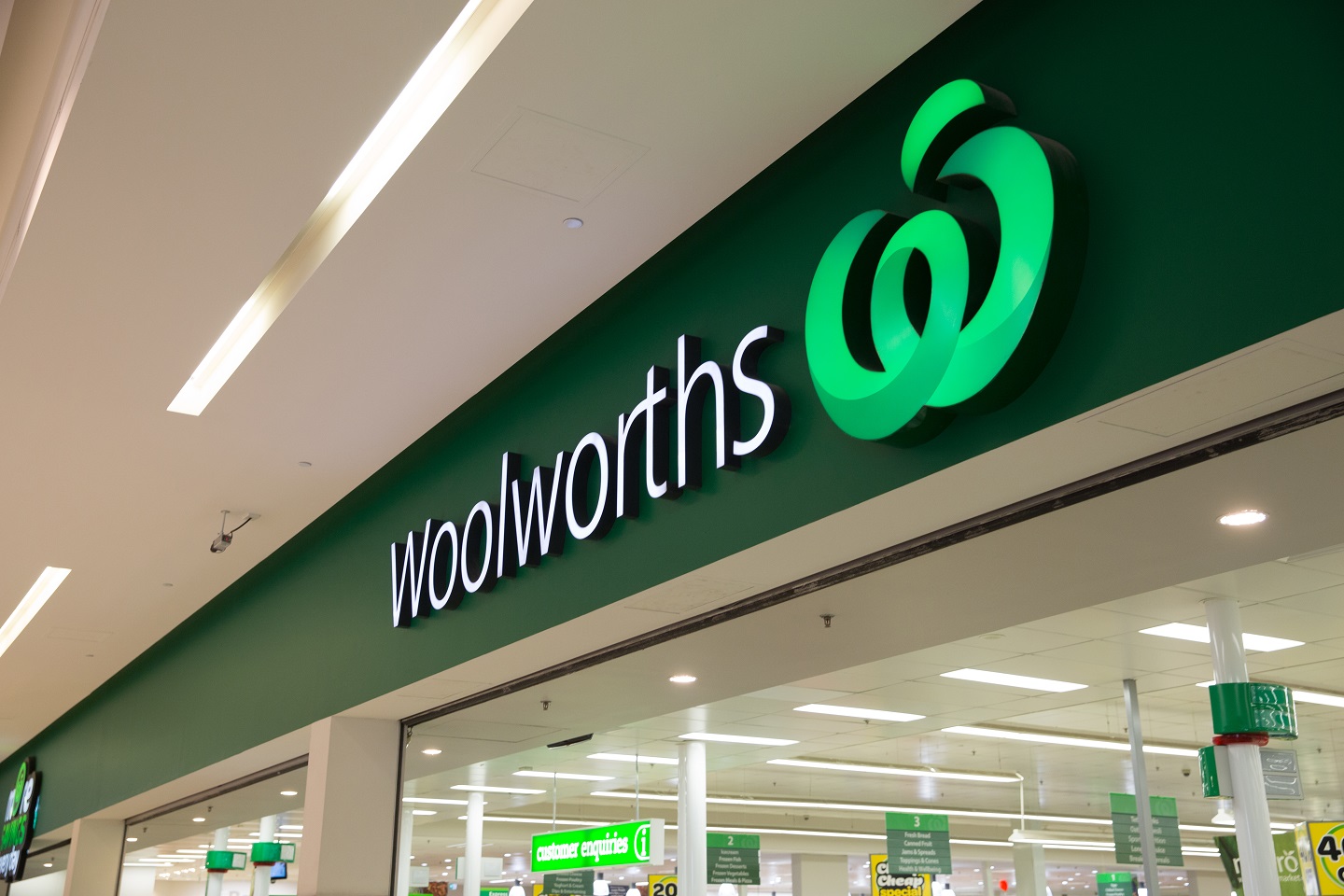 Woolies hiring 20,000, others flag cuts