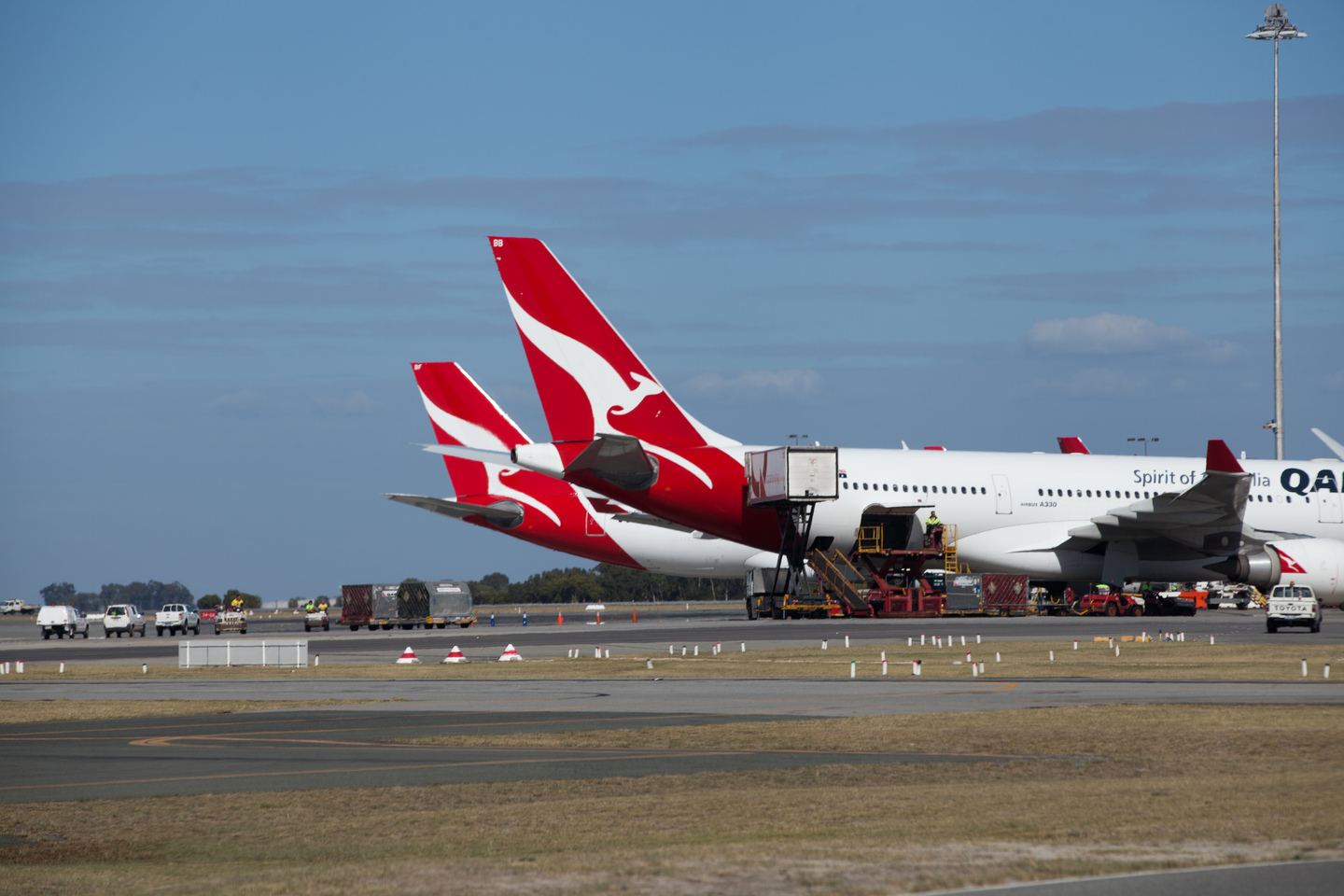 Qantas reveals $100m hit to Q1 earnings