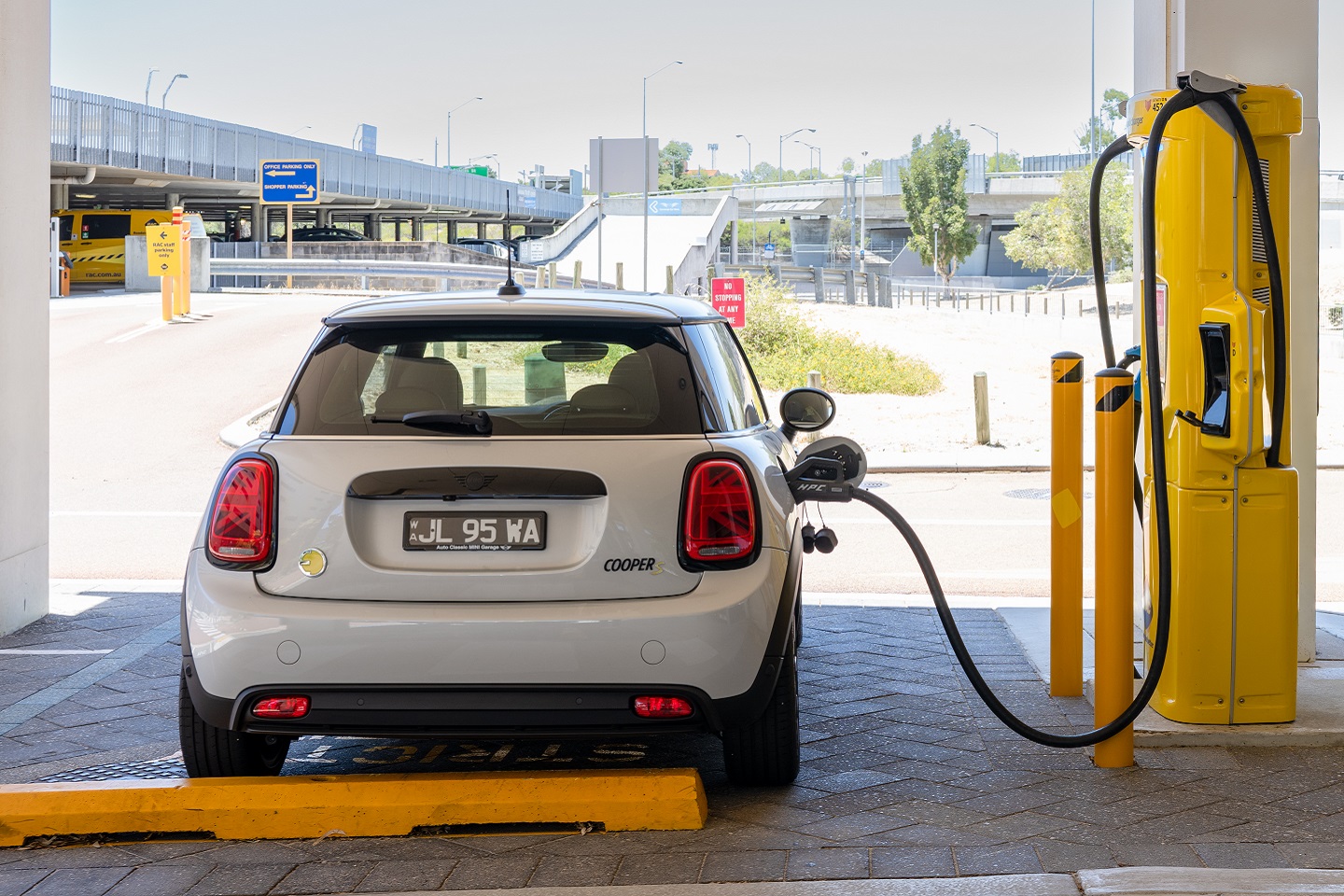 Electrifying shifts in auto transition