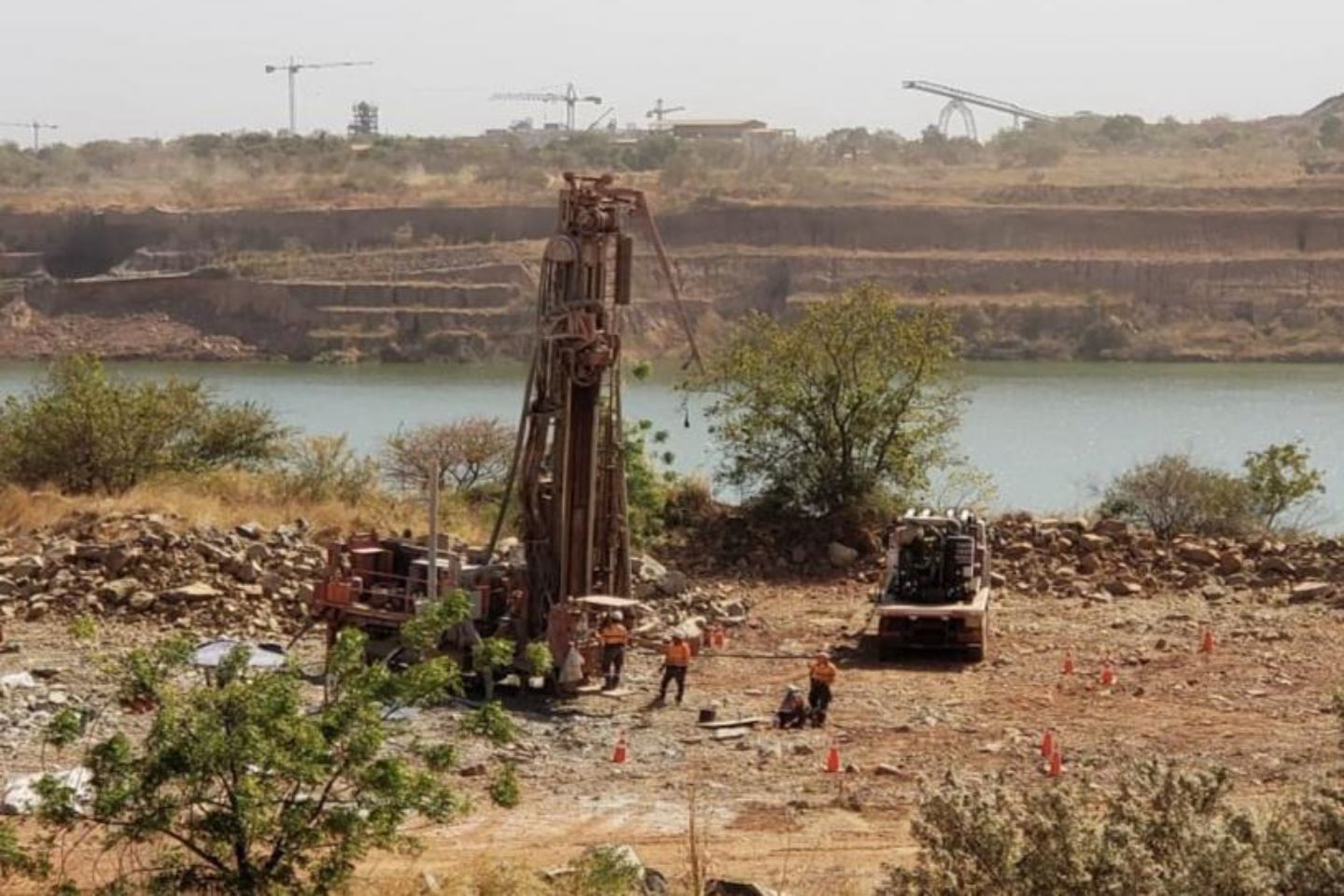 Firefinch takes rain check on placement