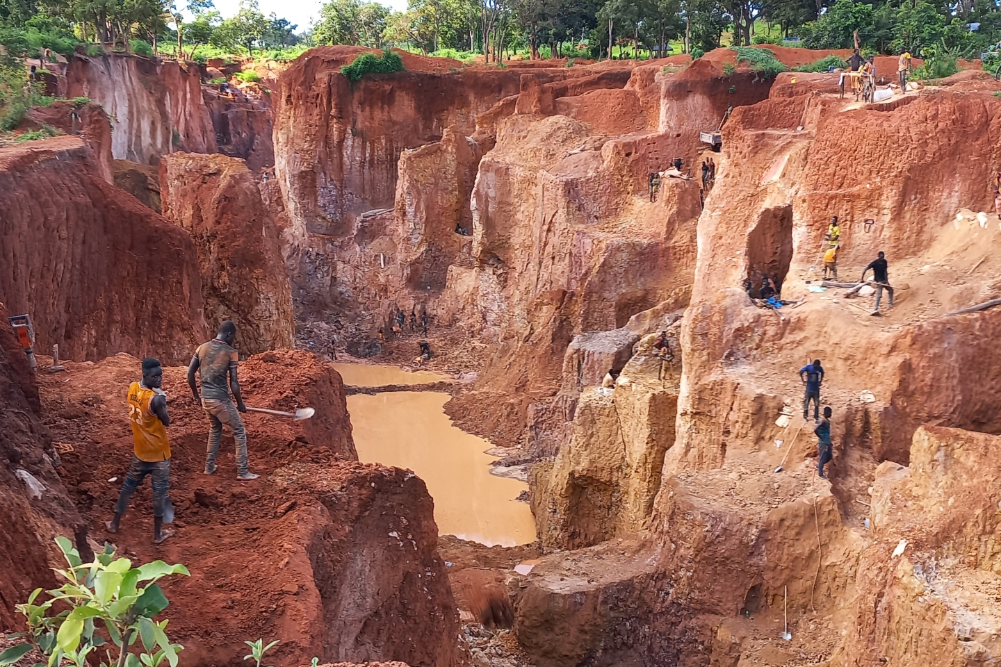 African scout drilling reveals rolled gold hit for Aurum