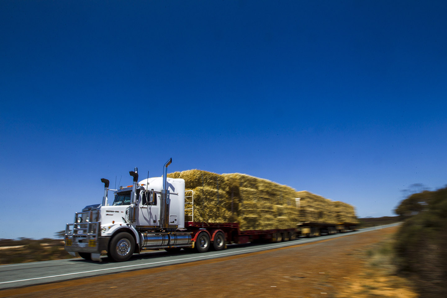 Farmers Across Borders convoy to bring WA hay to drought-hit SA farmers