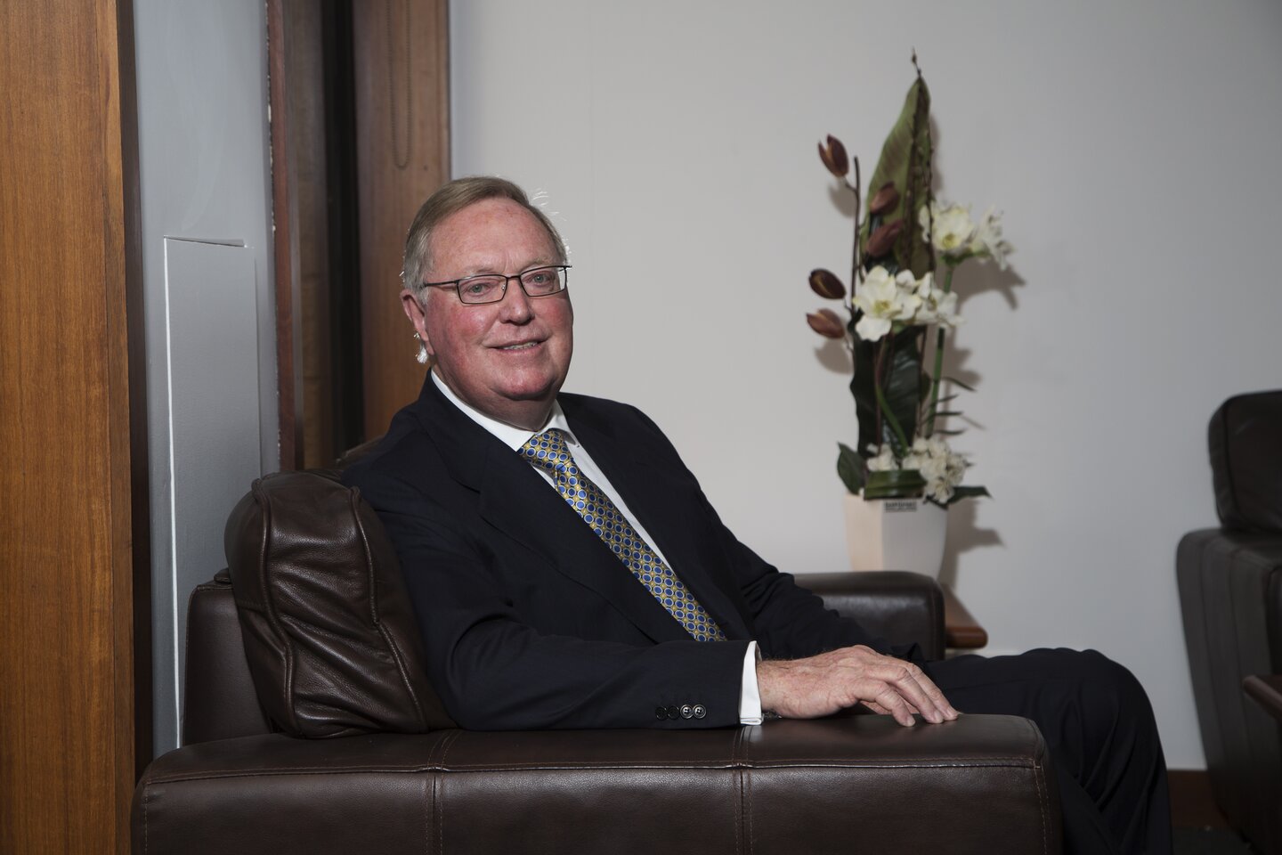Tony Lennon trims Peet stake, sells 6pc