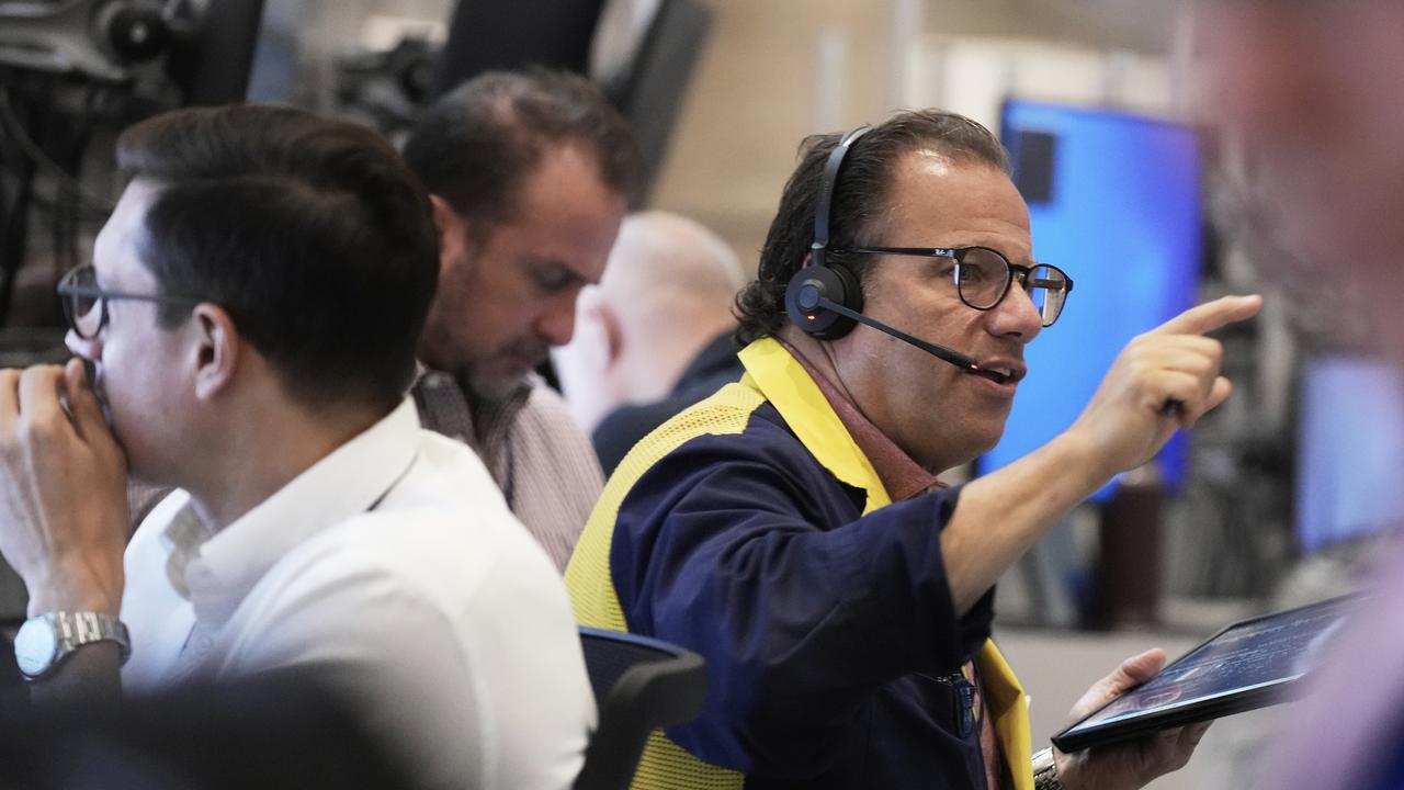 Wall Street Closes Higher As Indexes Notch Weekly Gains